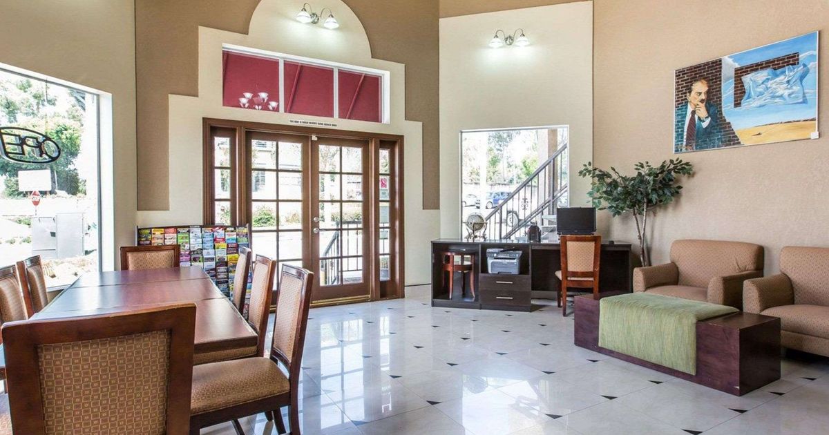 Econo Lodge Inn & Suites Fallbrook Downtown £57. Fallbrook Hotel Deals ...