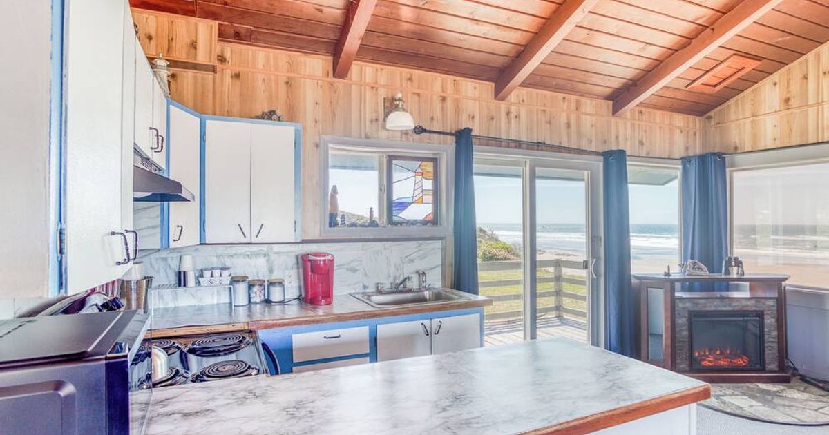Moolack Shores Inn from $92. Newport Hotel Deals & Reviews - KAYAK