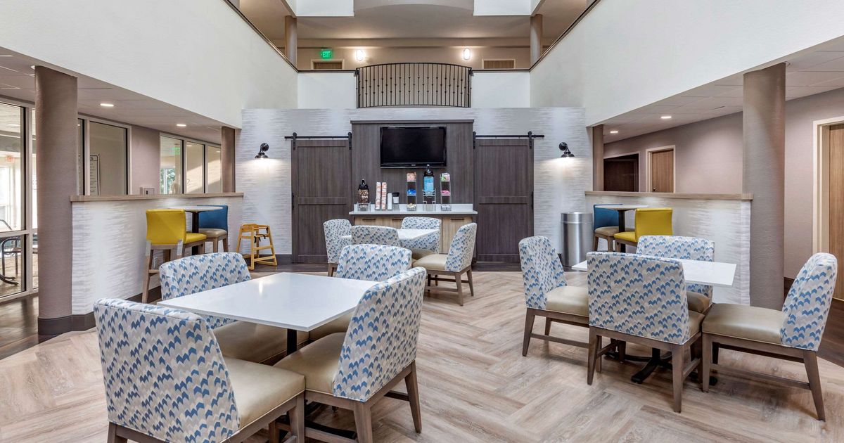 Comfort Suites Anderson-Clemson £53. Anderson Hotel Deals & Reviews - KAYAK