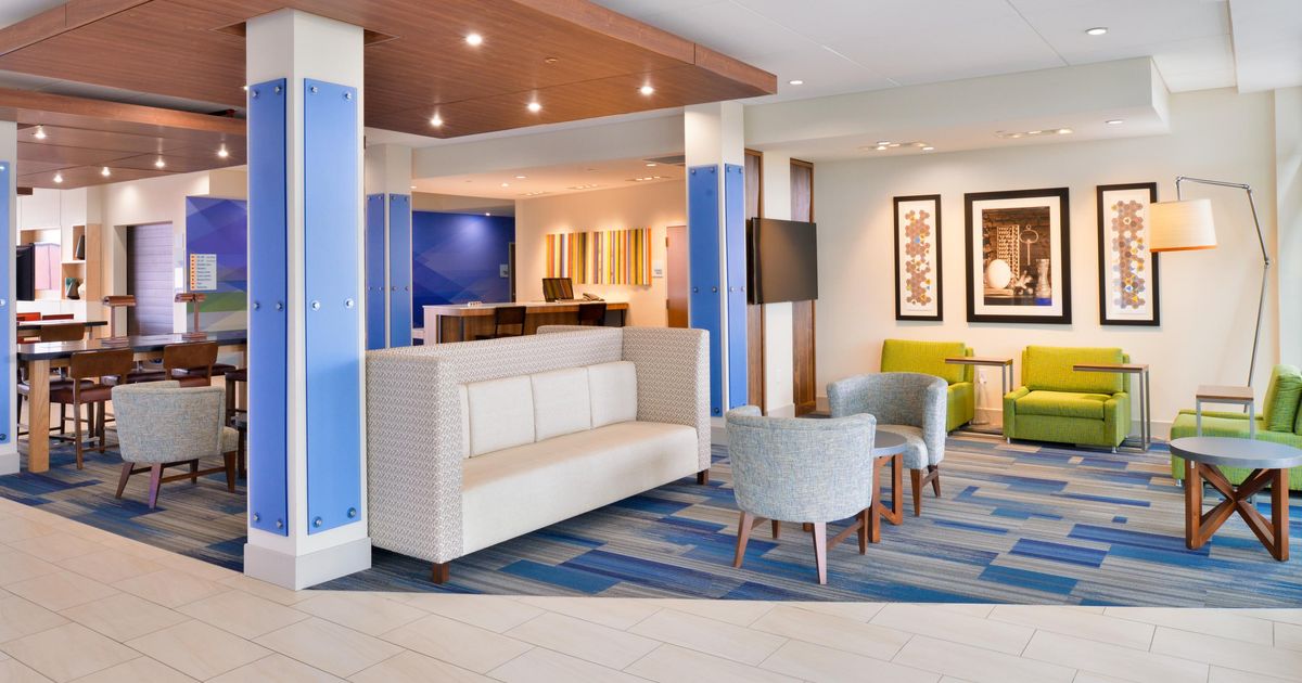 Holiday Inn Express & Suites Madison By IHG desde $111.708 ($̶4̶4̶8̶ ...