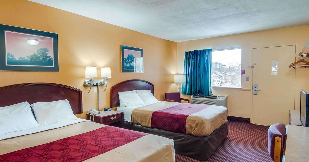 Econo Lodge Near Bluefield College from $57. Bluefield Hotel Deals ...