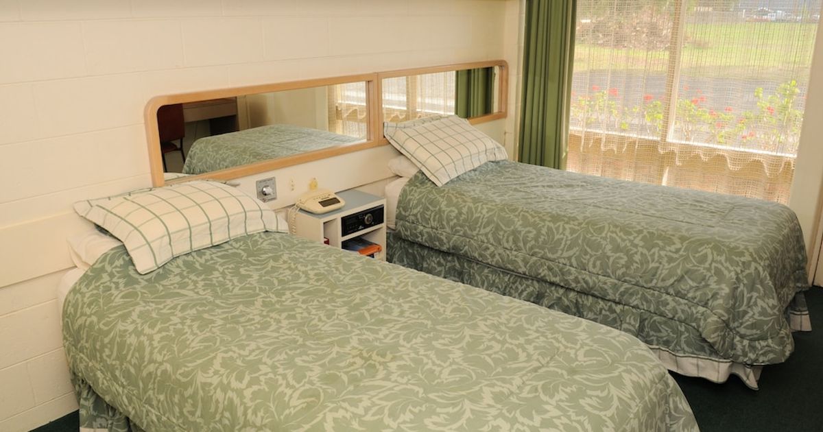 Peninsula Motor Inn, Tyabb | HotelsCombined