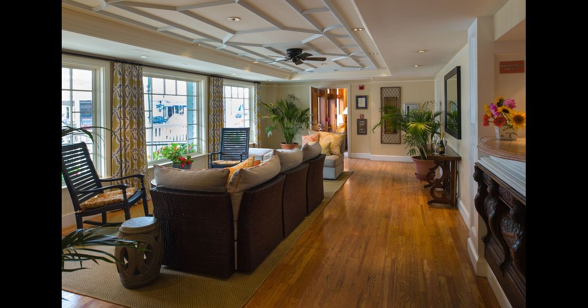 Mansion House Inn in Vineyard Haven, the United States from $212: Deals ...