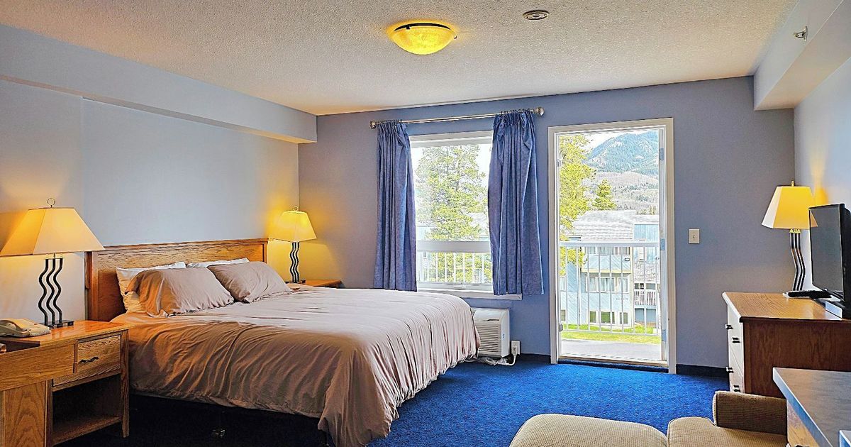 Misty Mountain Inn & Suites from $94. Grande Cache Hotel Deals ...