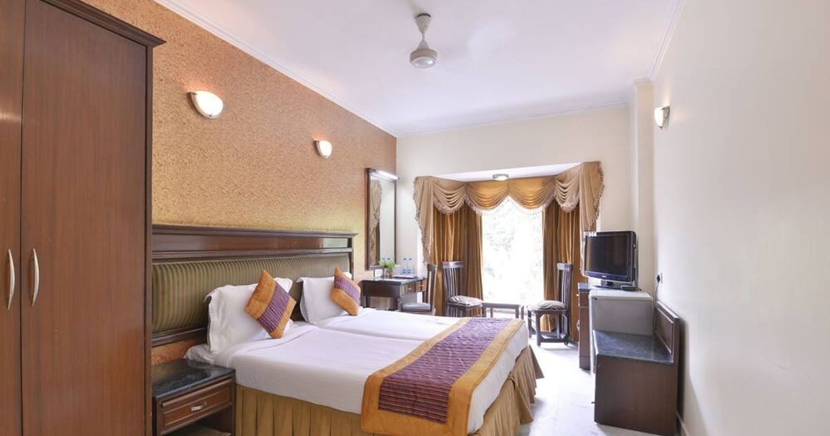 The Maple Leaf ₹ 2,345. Gurugram Hotel Deals & Reviews - KAYAK