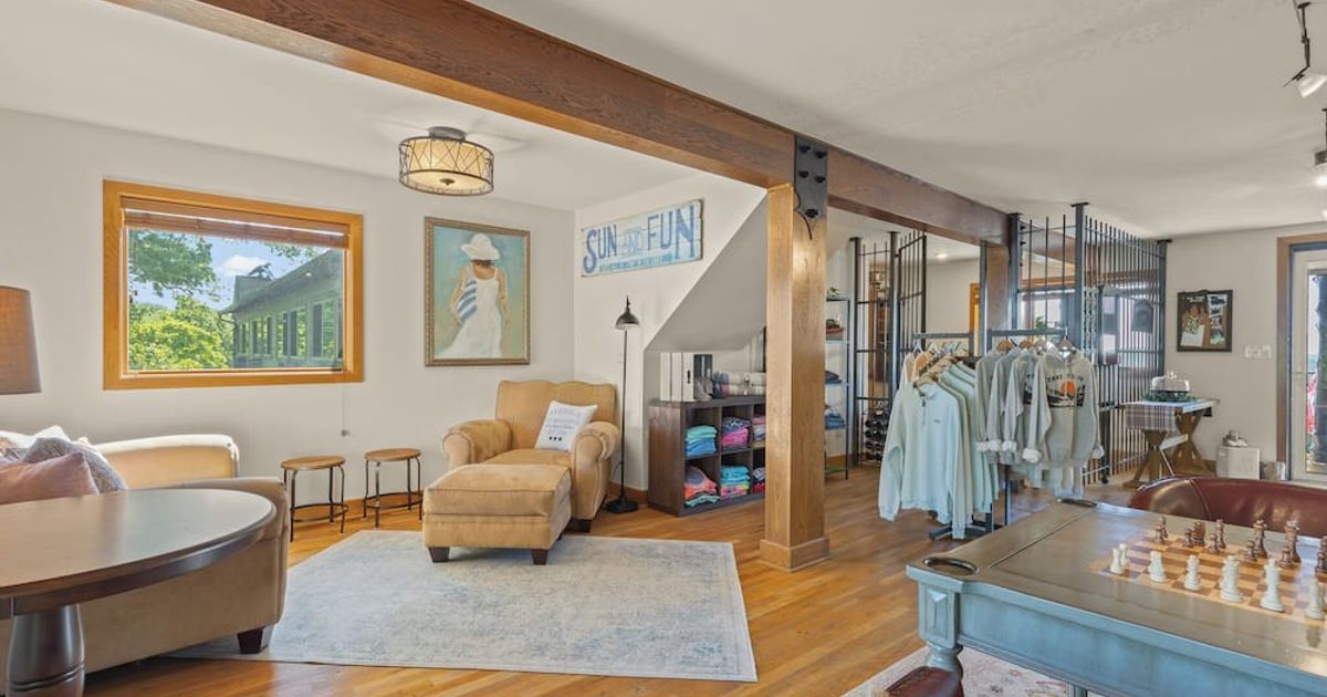 Roadrunner Inn and Log Cabins from $142. Eureka Springs Hotel Deals ...