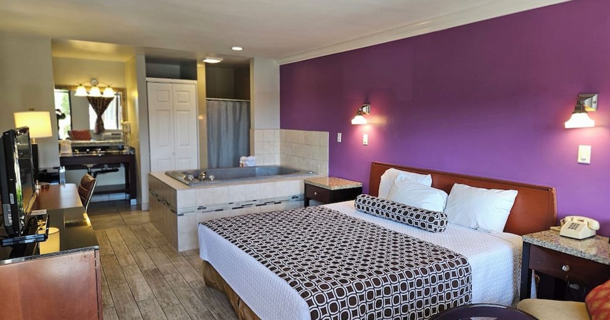 Fullerton Inn £63. Fullerton Hotel Deals & Reviews - KAYAK