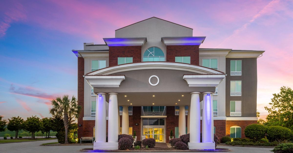 Holiday Inn Express & Suites Newberry, Newberry | HotelsCombined