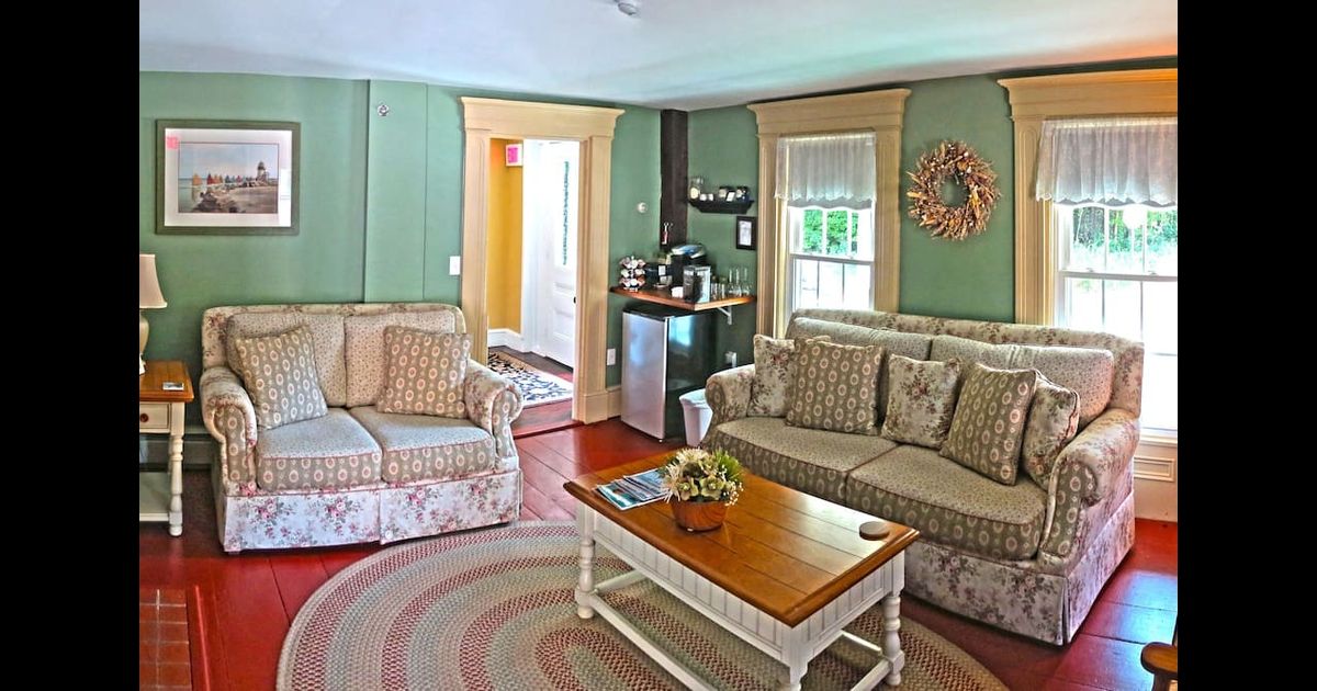 Ballard House Inn in Meredith, the United States from $193: Deals ...