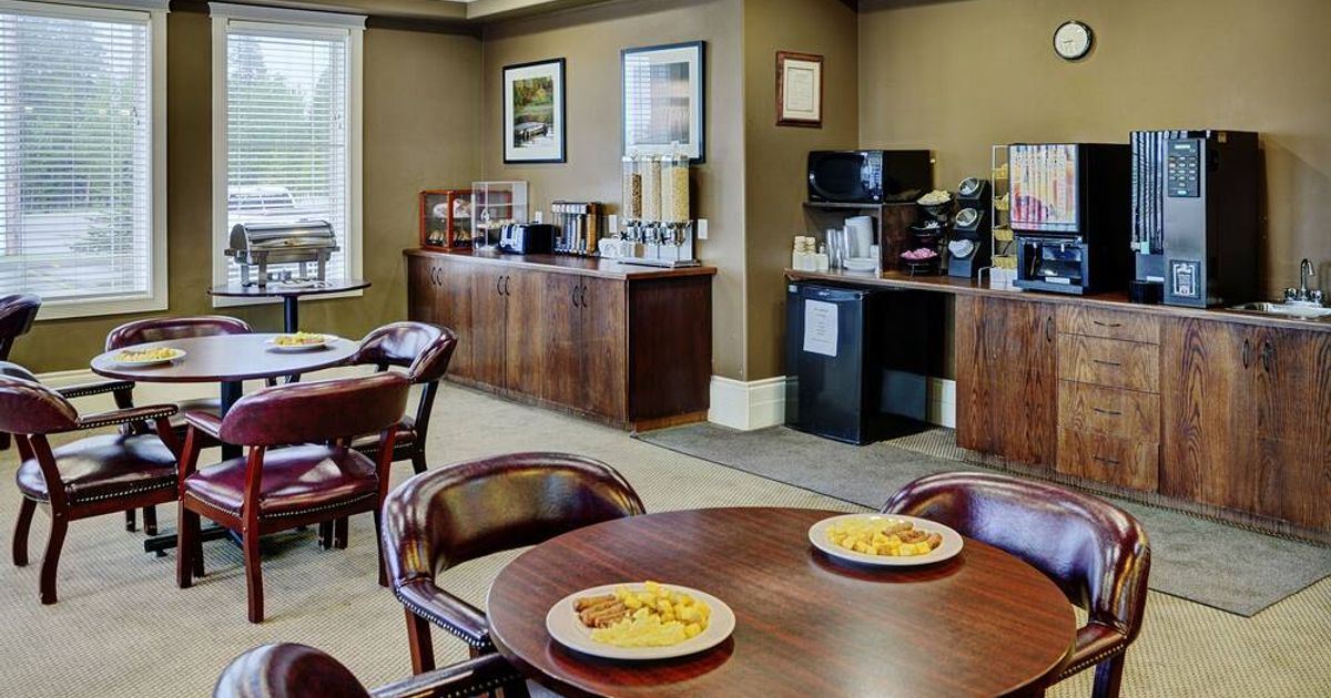 Lakeview Inns & Suites - Edson Airport West £39. Edson Hotel Deals ...