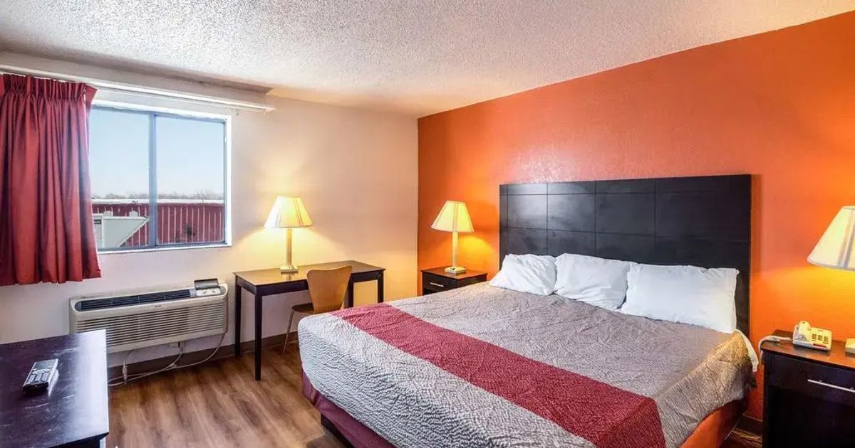 Days Inn and Conference Center Tulsa from . Tulsa Hotel Deals & Reviews ...
