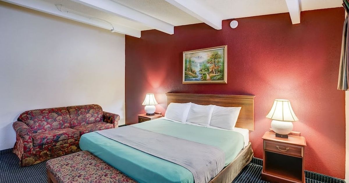 Red Carpet Inn Whippany from $58. Cedar Knolls Hotel Deals & Reviews ...