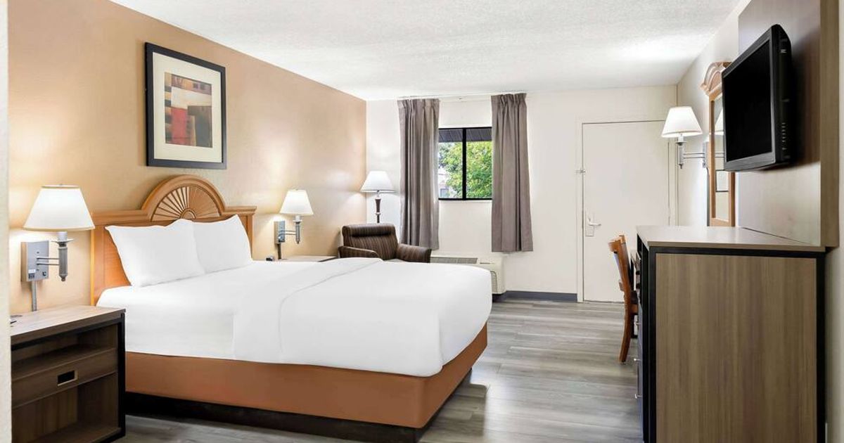 Quality Inn Middleburg Heights near Cleveland Airport from $33 ...