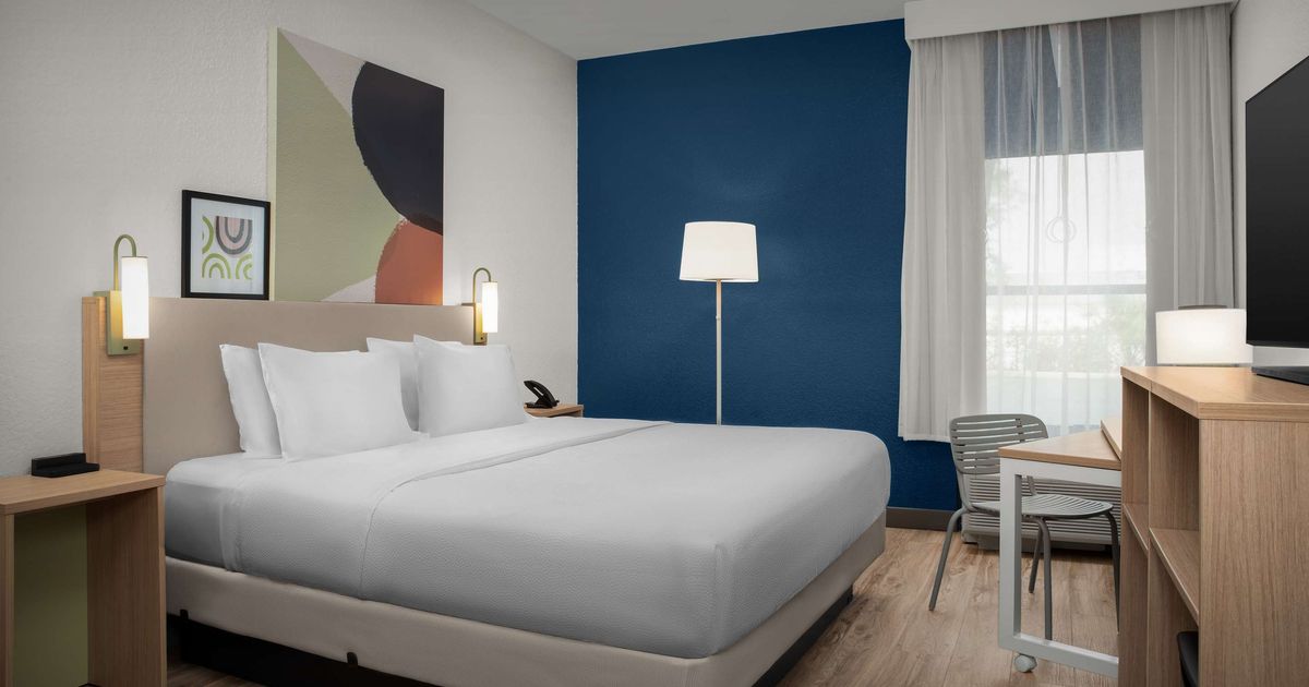 Spark by Hilton Tampa Brandon from $89. Tampa Hotel Deals & Reviews - KAYAK