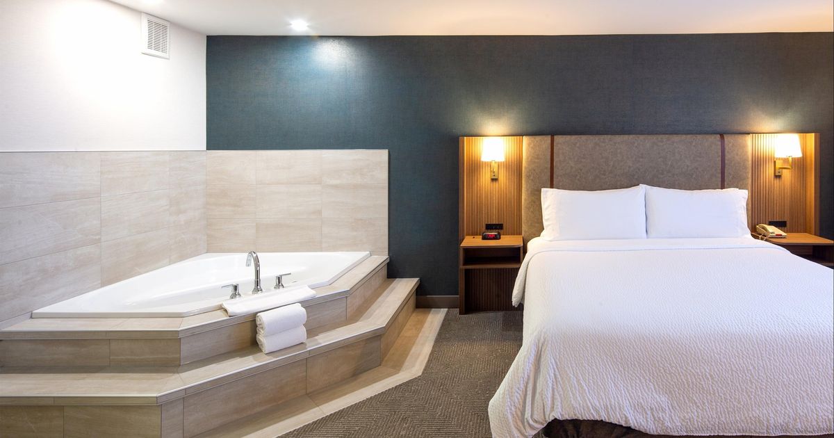 Holiday Inn Hinton By IHG $75. Hinton Hotel Deals & Reviews - KAYAK