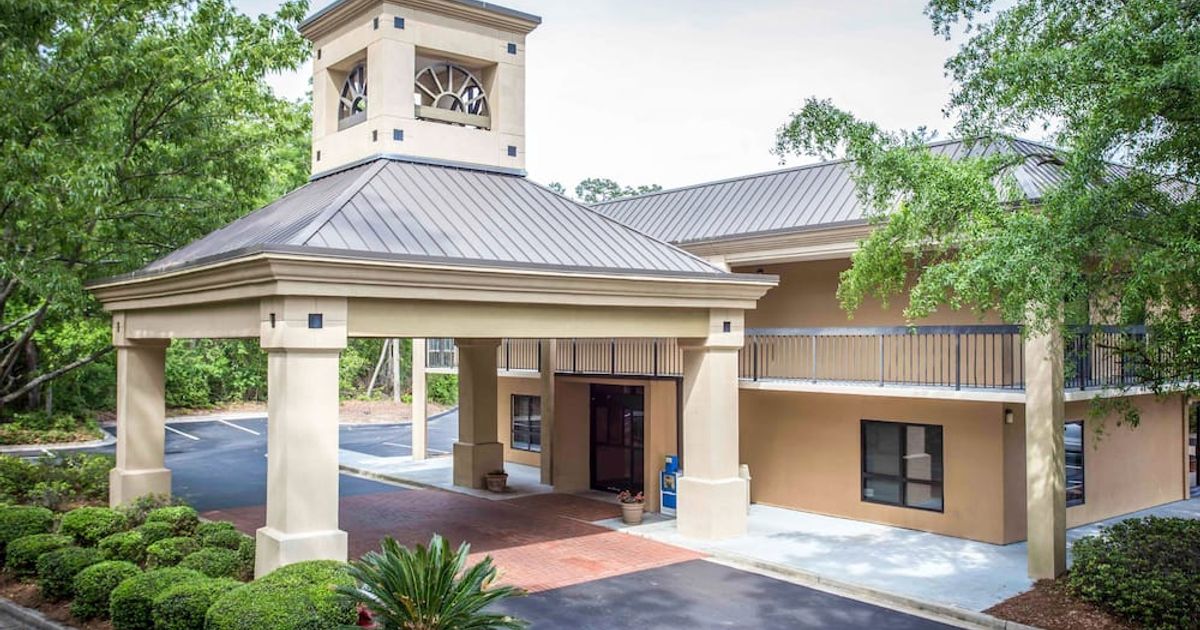 Clarion Inn and Suites Aiken South from $69. Aiken Hotel Deals ...