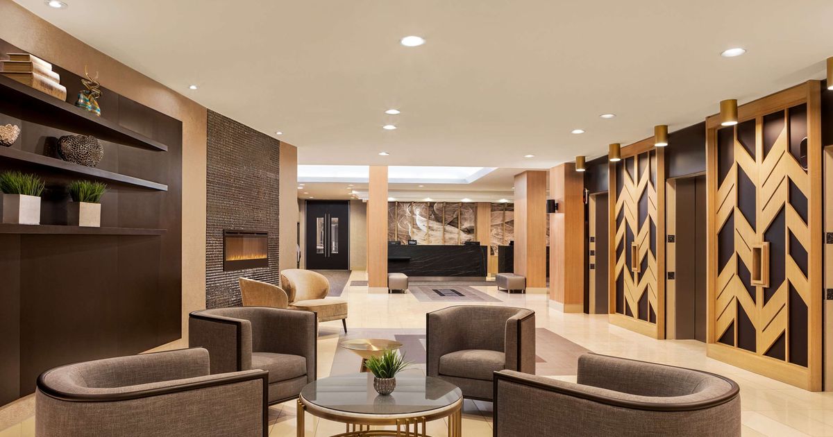 Doubletree by Hilton Pointe Claire Montreal Airport West, Pointe-Claire | HotelsCombined