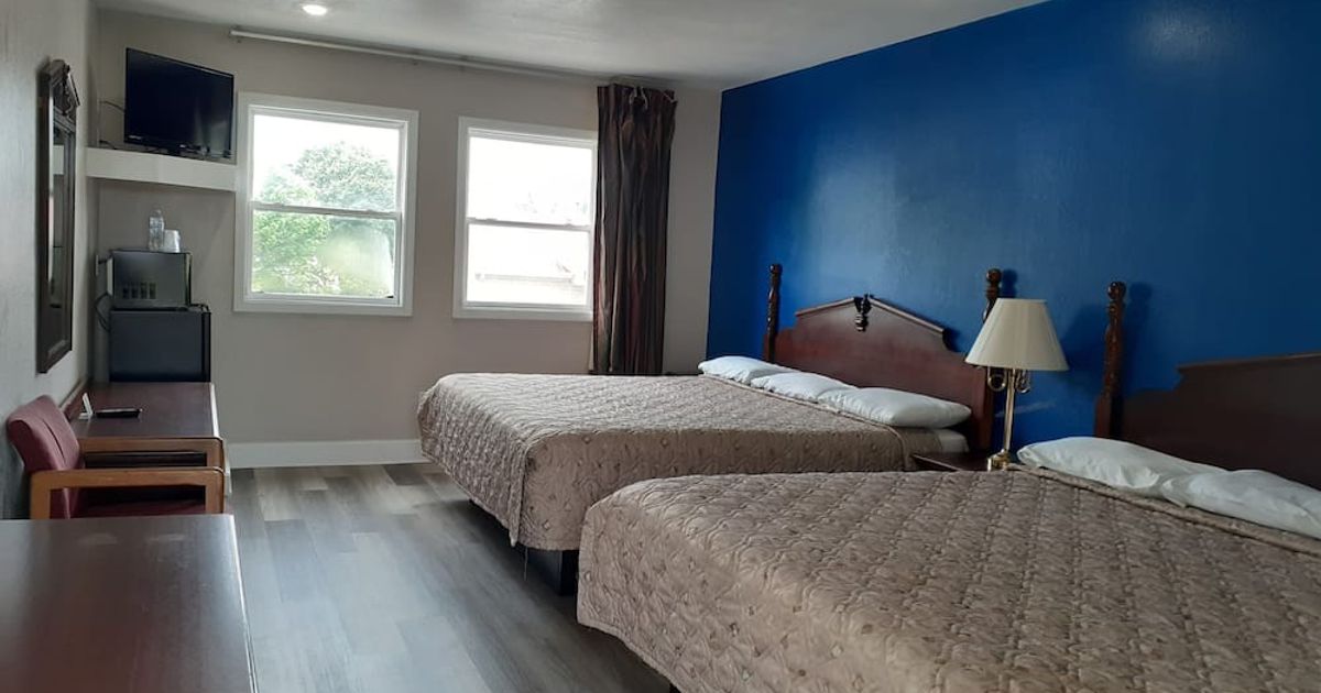 Scenic River Inn By OYO Wartburg Hwy 27 from $64. Wartburg Hotel Deals ...