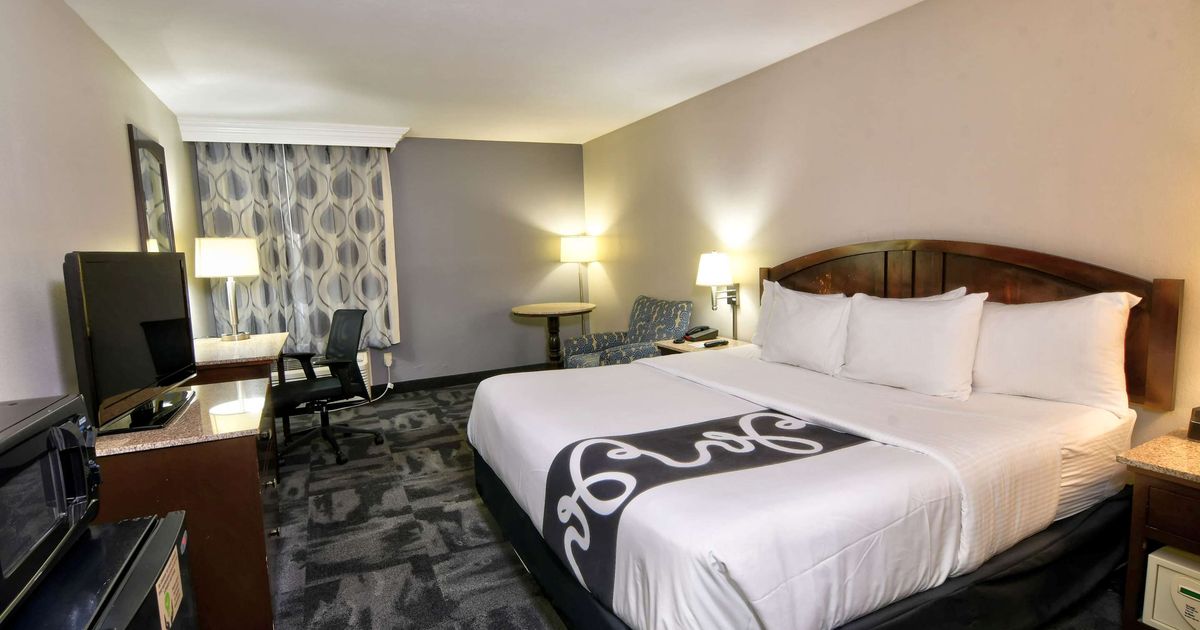 La Quinta Inn & Suites by Wyndham Springfield South £75. Springfield ...