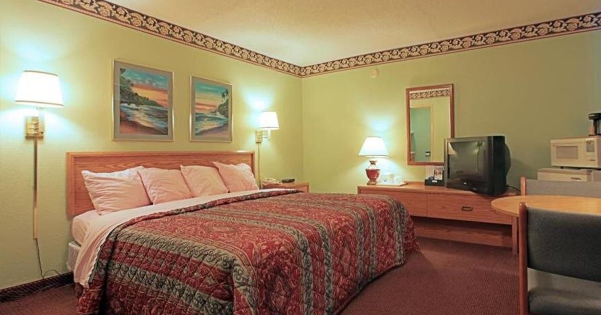 Regency Inn from $90. Fayetteville Hotel Deals & Reviews - KAYAK