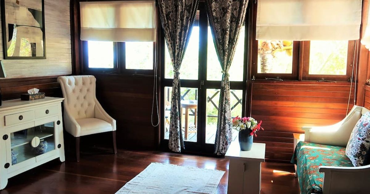 Breve Azurine Lagoon Retreat from $85. Karimunjawa Hotel Deals ...