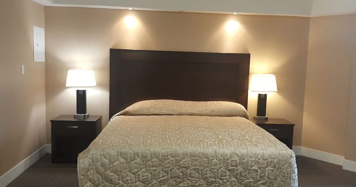 Sunrise Motel เริ่มต้นที่ ฿1,492 (฿̶1̶,̶9̶7̶9̶) เรจิน่า โมเทล - KAYAK