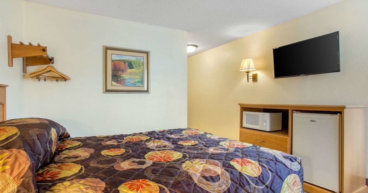 Rodeway Inn Asheville from $59. Asheville Hotel Deals & Reviews - KAYAK