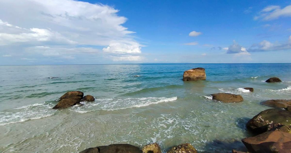 Golden Cliff Beach Resort from $24. Trat Hotel Deals & Reviews - KAYAK