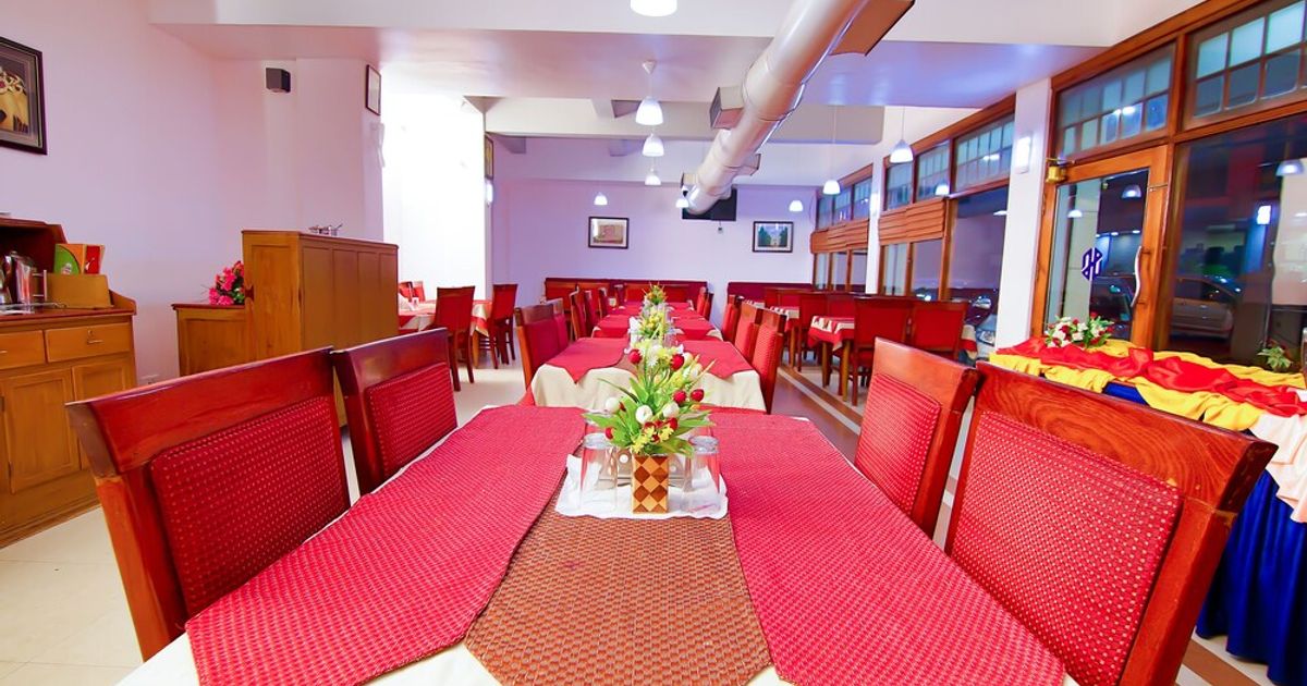 Hotel Excellency a partir de R$ 91 (R̶$̶ ̶1̶2̶5̶). Hotéis em Kochi - KAYAK