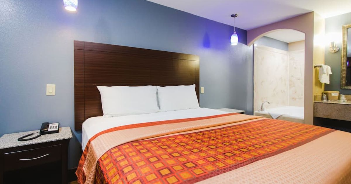 Home Place Inn ₹ 6,167. Houston Hotel Deals & Reviews - KAYAK