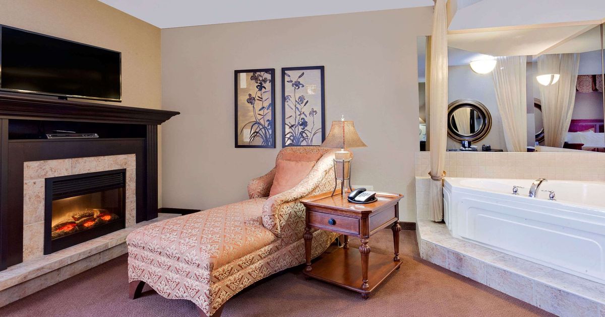 Ramada by Wyndham Stettler from $124. Stettler Hotel Deals & Reviews ...