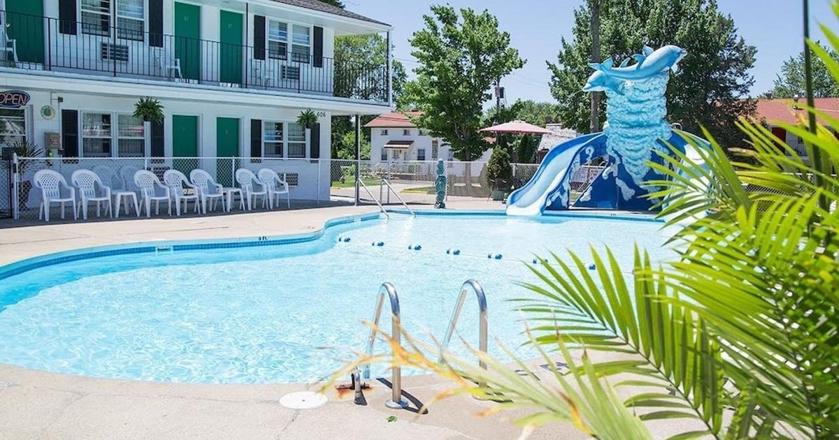 Colonial Motel from $58. Wisconsin Dells Hotel Deals & Reviews - KAYAK