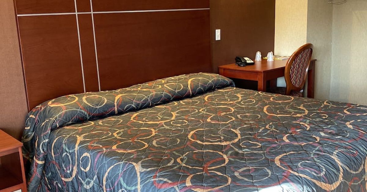 Shore Pointe Motor Lodge from $79. St. Clair Shores Hotel Deals ...