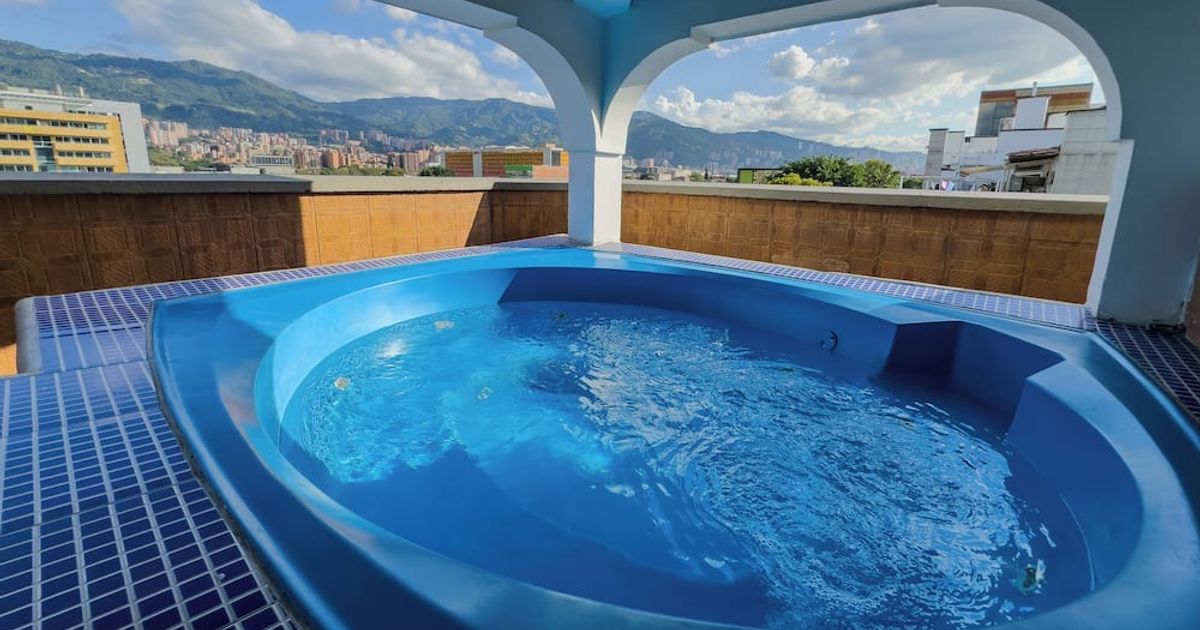 Hotel Alcaravan Medellín from $21. Medellín Hotel Deals & Reviews - KAYAK