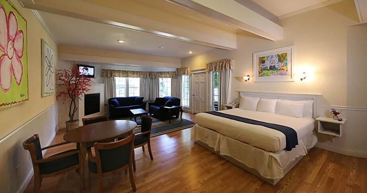 Colonial Inn Harbor Springs from $150. Harbor Springs Hotel Deals ...