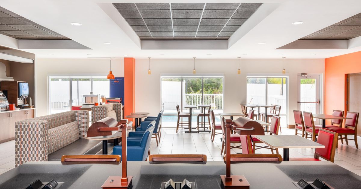 Holiday Inn Express & Suites Spring Hill By IHG £74. Spring Hill Hotel ...