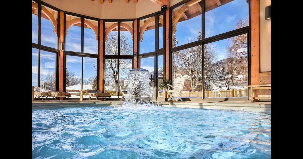 Chalet-Hôtel Neige et Roc, The Originals Relais in Samoëns, France from ...