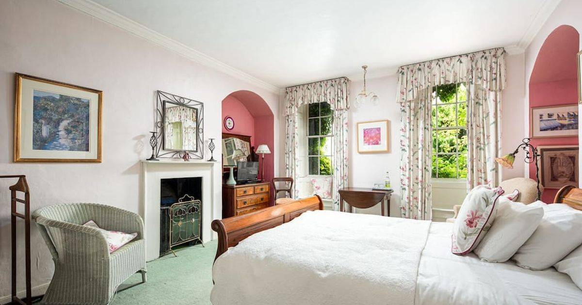 Compton House £122. Axbridge Hotel Deals & Reviews - KAYAK