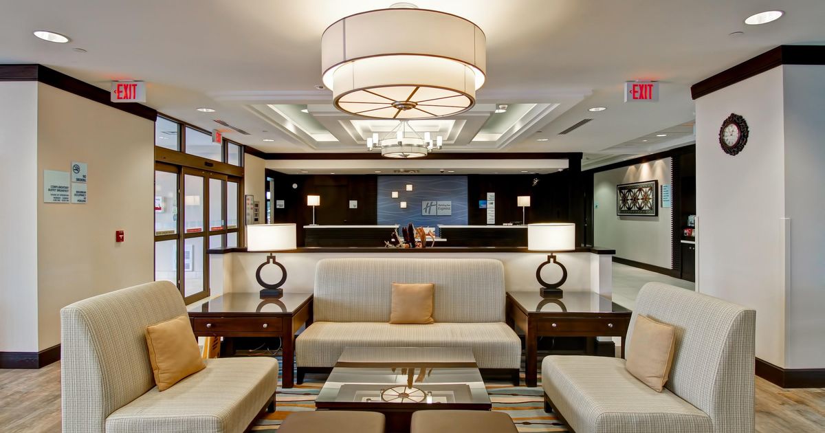 Holiday Inn Express & Suites Waterloo - St. Jacobs Area ₹ 7,339 ...