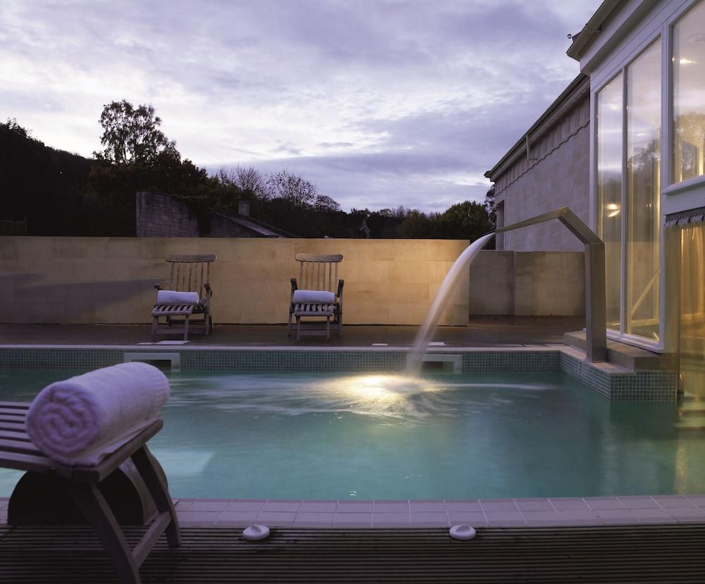 Spa hotel bath store