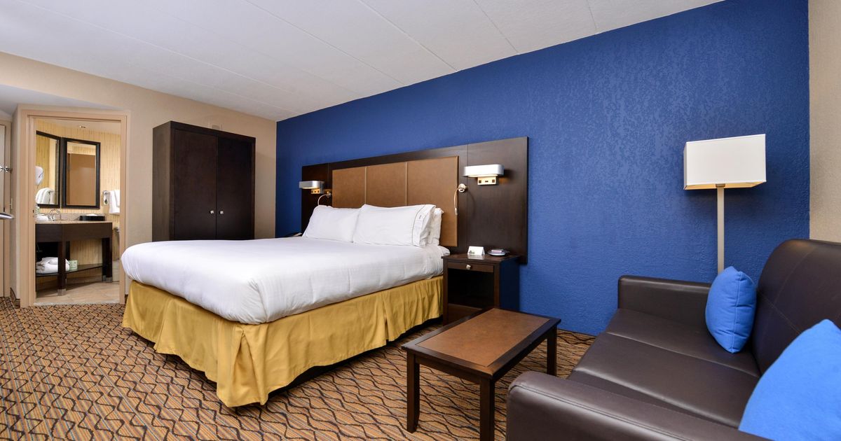 Holiday Inn Express Hunt Valley By IHG £50. Hunt Valley Hotel Deals ...