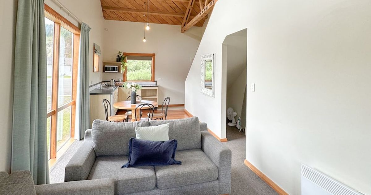 Silverstream Retreat from $100. Lower Hutt Hotel Deals & Reviews - KAYAK