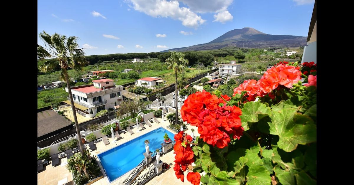 Palazzo Rosenthal Vesuview Hotel & Resort in Trecase, Italy from $90 ...