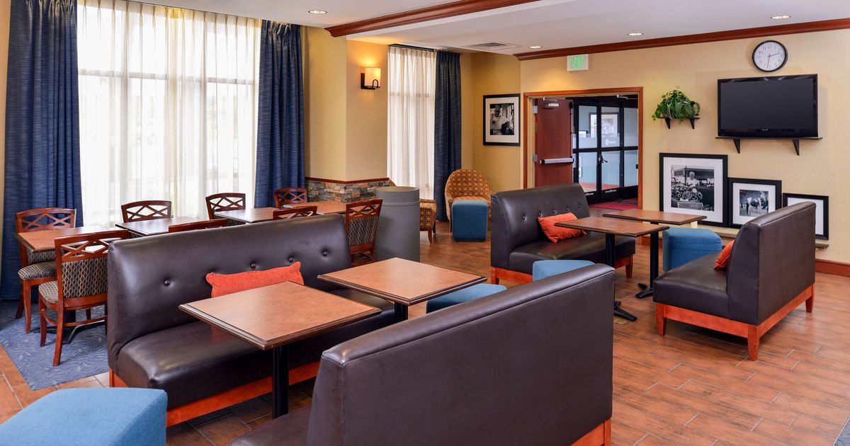 Hampton Inn Evanston £84. Evanston Hotel Deals & Reviews - KAYAK