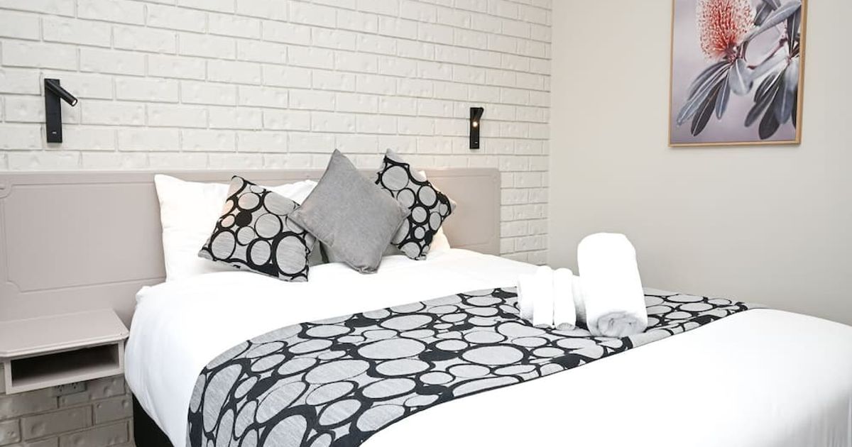 Woomargama Village Hotel Motel from $79. Holbrook Hotel Deals & Reviews ...