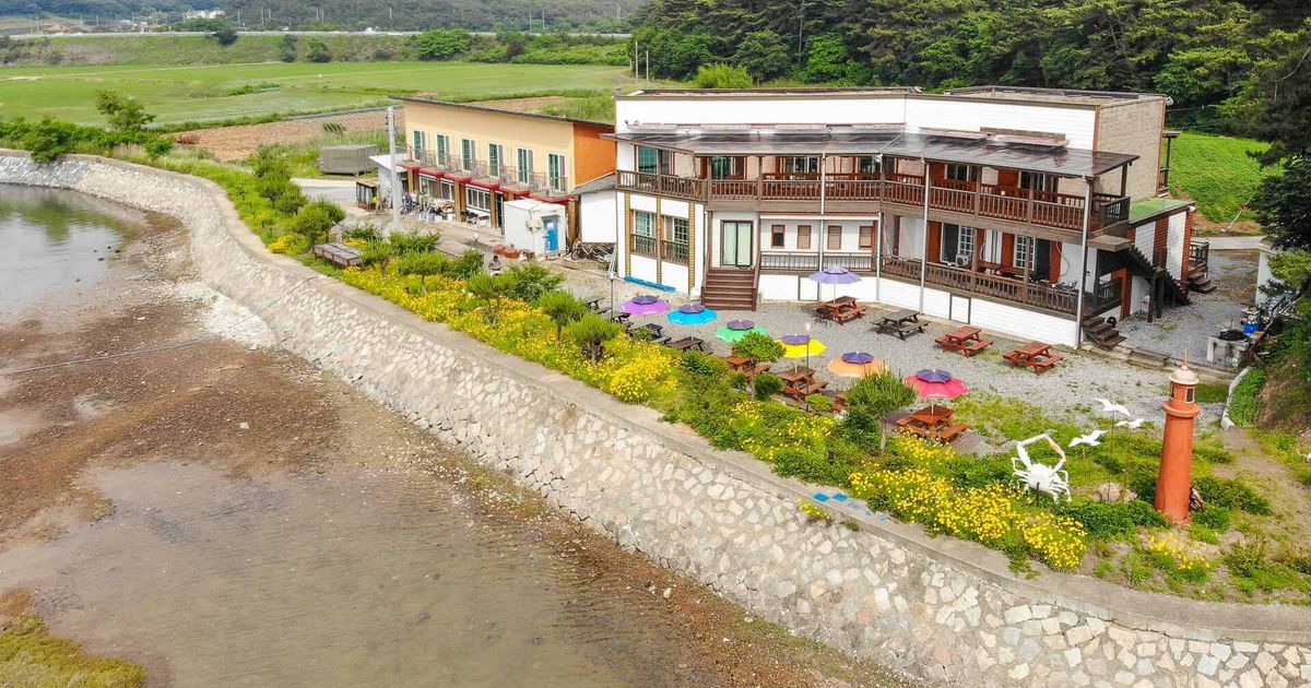 Taean Badanun Boygo Pension desde $65 ($̶1̶5̶1̶). Taean Pensiones - KAYAK