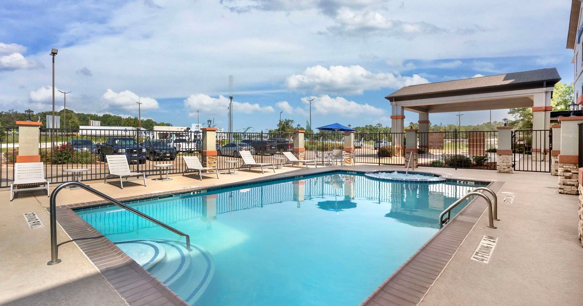 Best Western Carthage Inn & Suites from $82. Carthage Hotel Deals ...