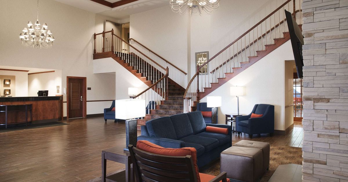 Comfort Suites Milwaukee Airport from $60. Oak Creek Hotel Deals ...