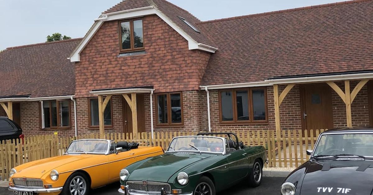 Hamilton Arms Suites £85. Midhurst Hotel Deals & Reviews - KAYAK