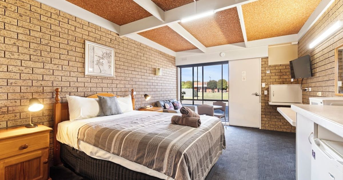 Baronga Motor Inn from $81. Colac Hotel Deals & Reviews - KAYAK